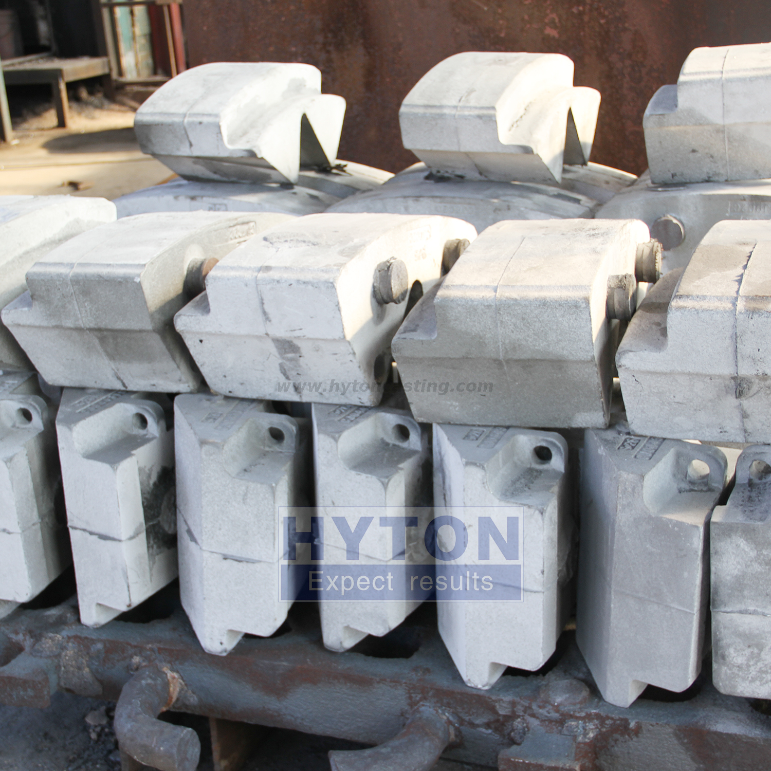 High Chrome Anvils Suit for Terex CRJ3042 VSI Crusher Replacement Parts ...